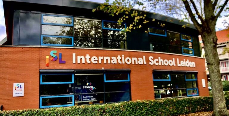 New Leiden school opens amid a huge international community